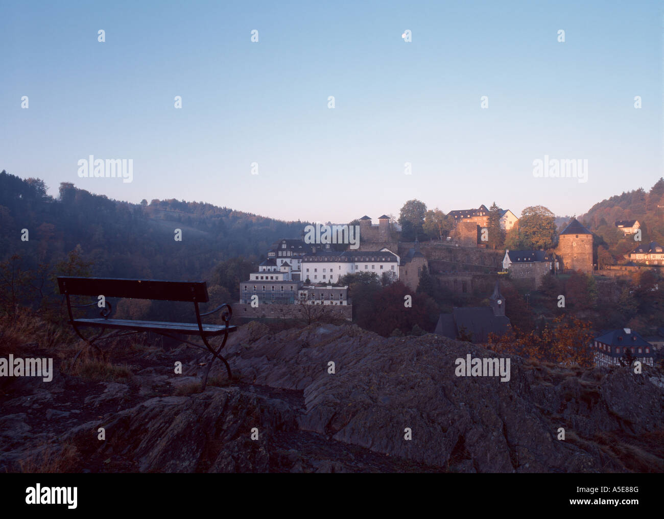 Blaue burg hi-res stock photography and images - Alamy