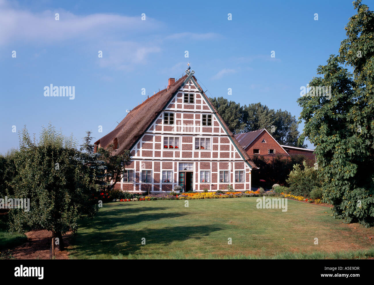 Altes land farm house hi-res stock photography and images - Alamy