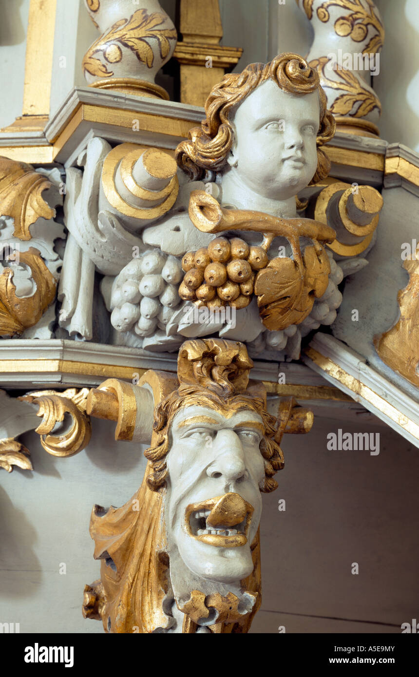 Rendsburg, Christkirche, Figuren an der Kanzel Stock Photo - Alamy