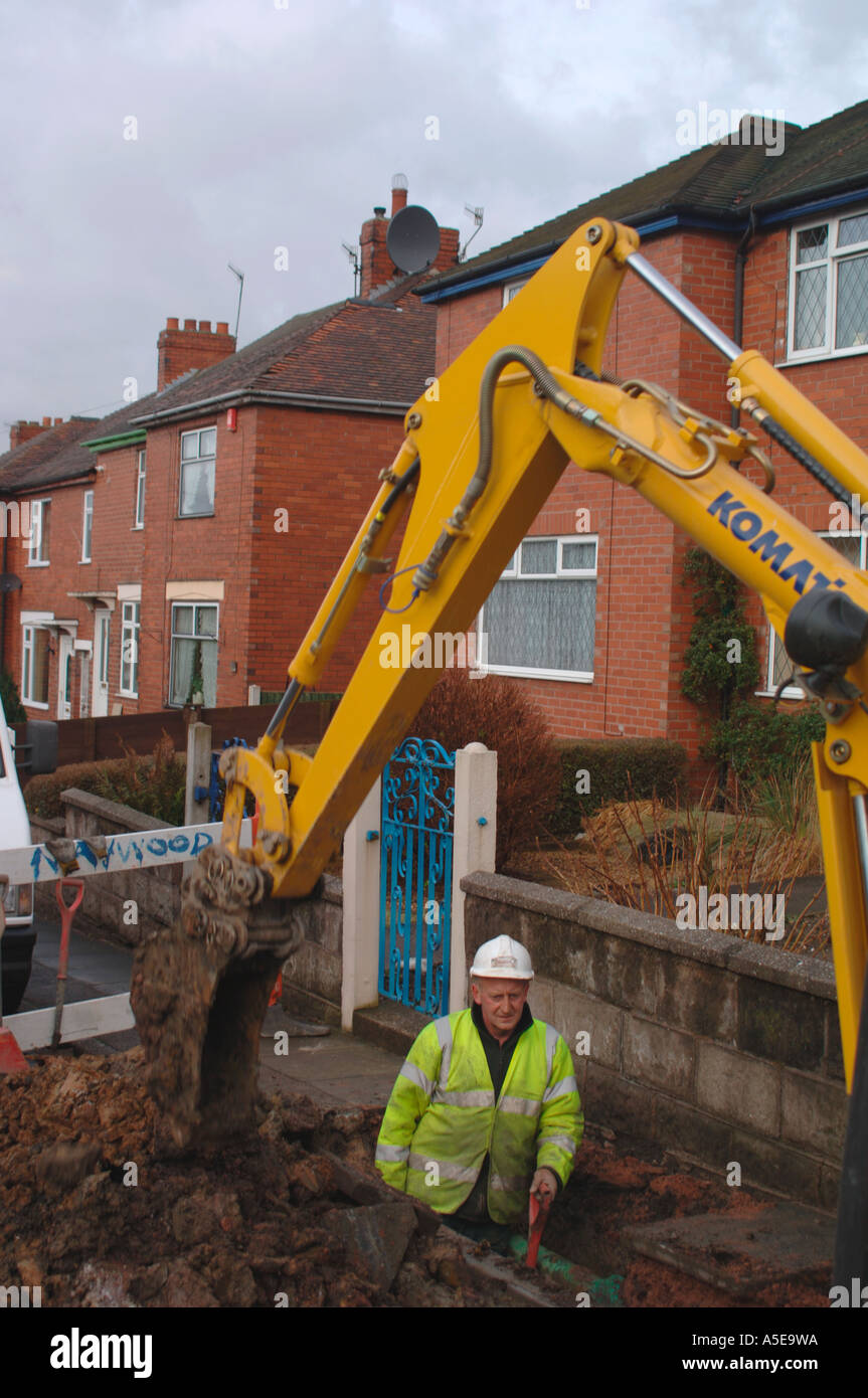 Street digging hi-res stock photography and images - Alamy