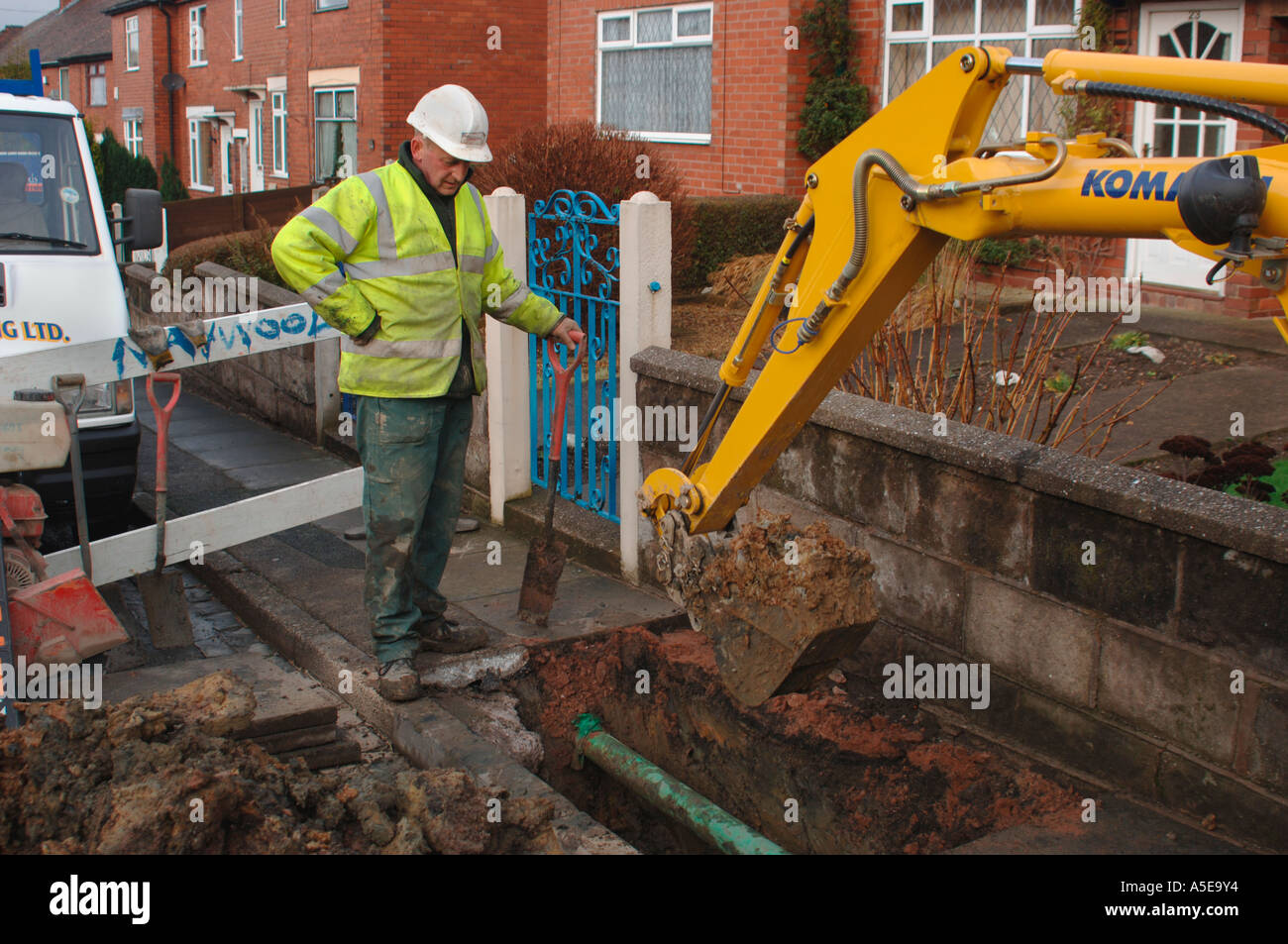 Street digging hi-res stock photography and images - Alamy