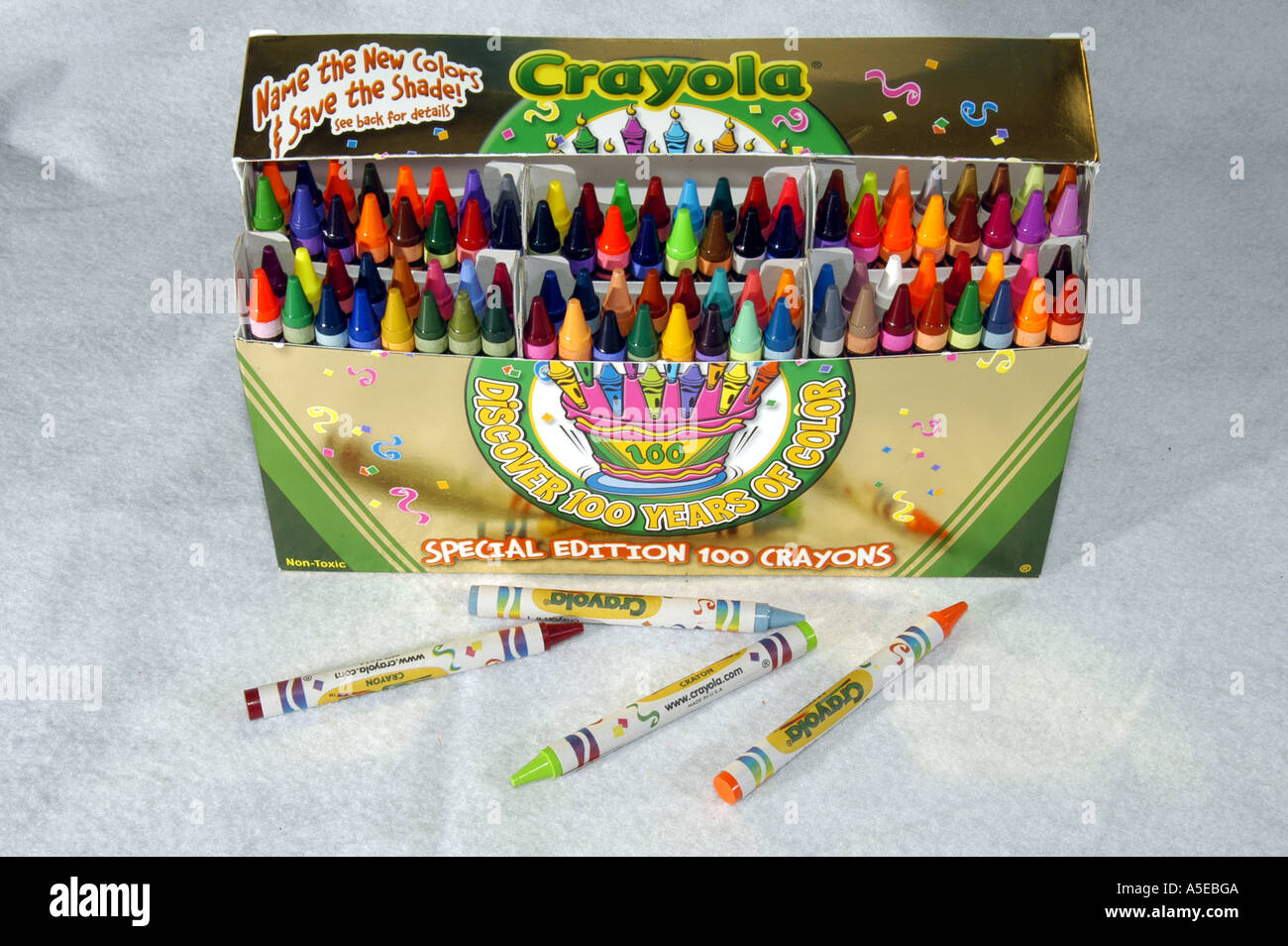 box of 100 crayons Stock Photo - Alamy