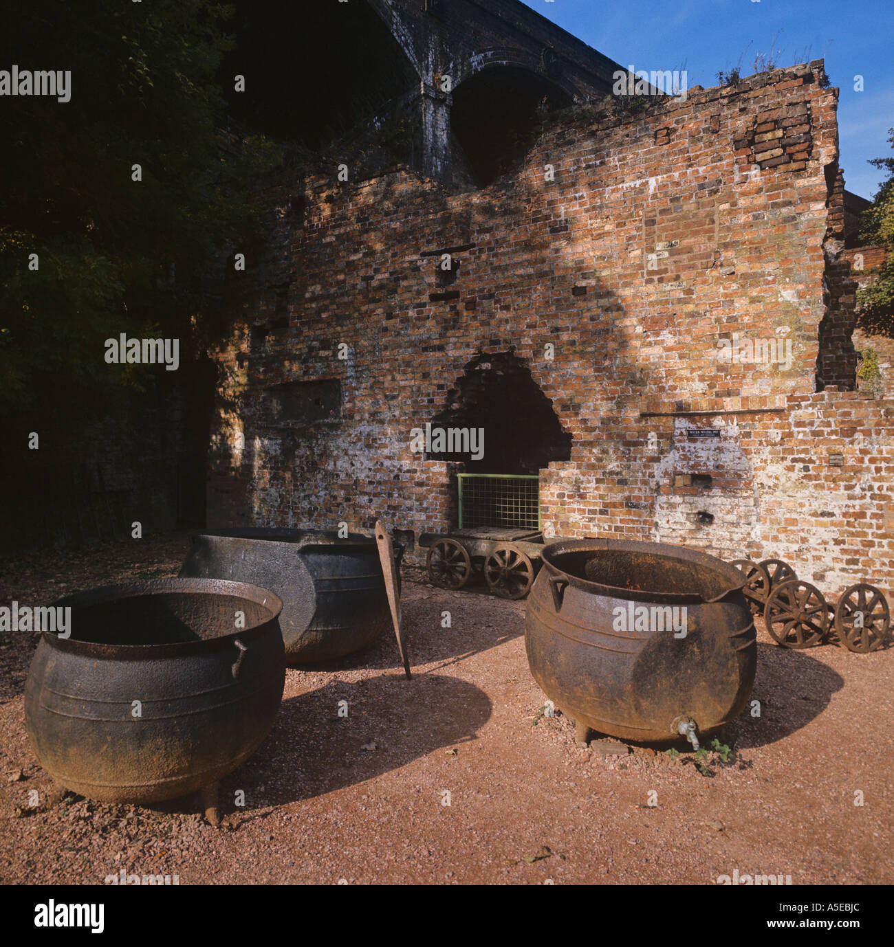 Large iron pots hi-res stock photography and images - Alamy