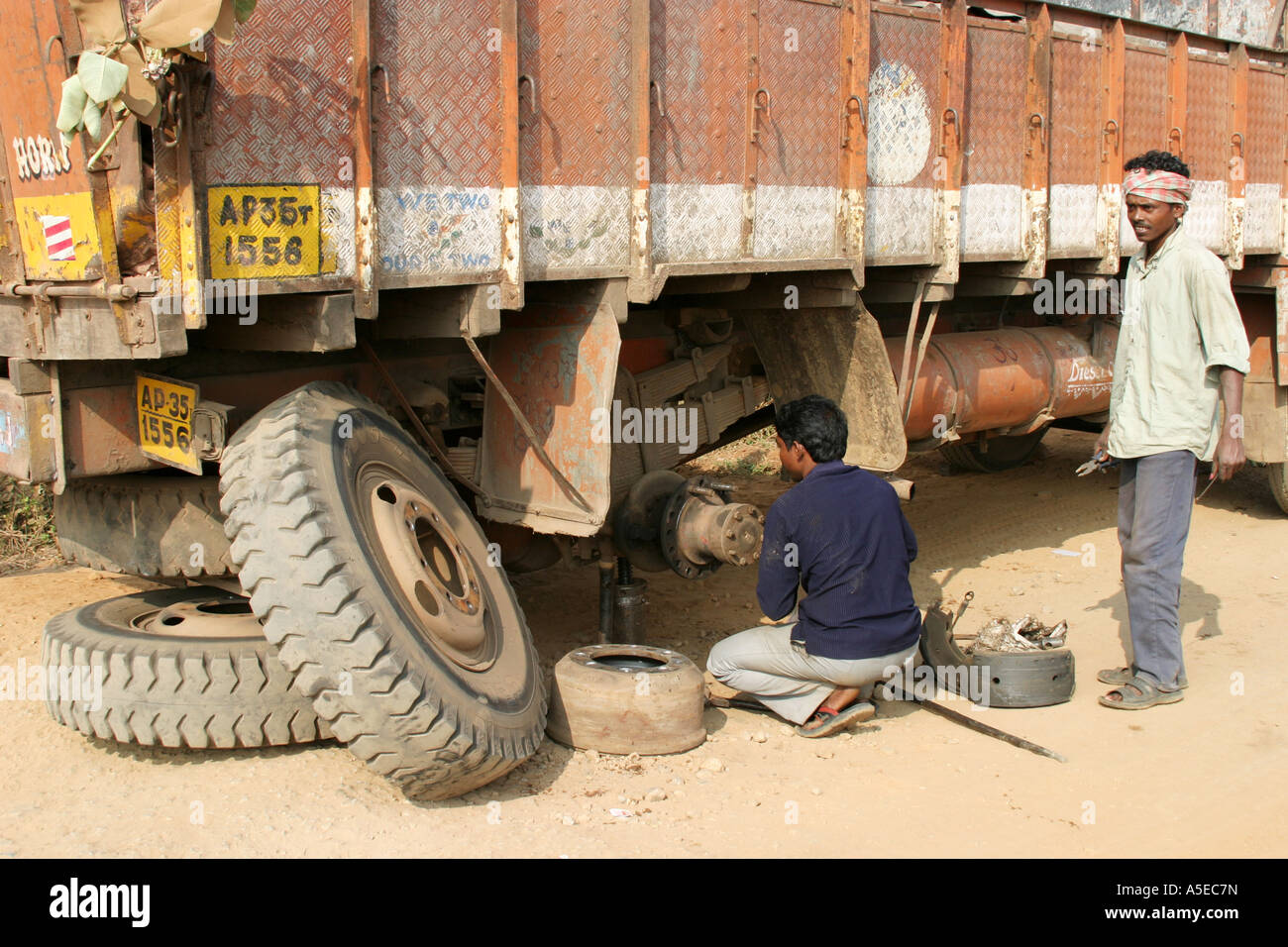 Breakdown Vehicle India Stock Photos & Breakdown Vehicle India Stock ...
