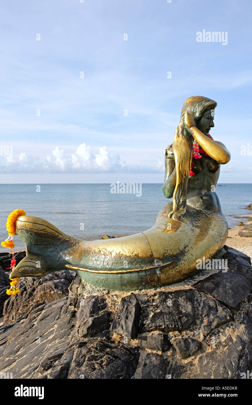Thailand, Sculpture the golden Mermaid at Smila Strand in Songklah ...