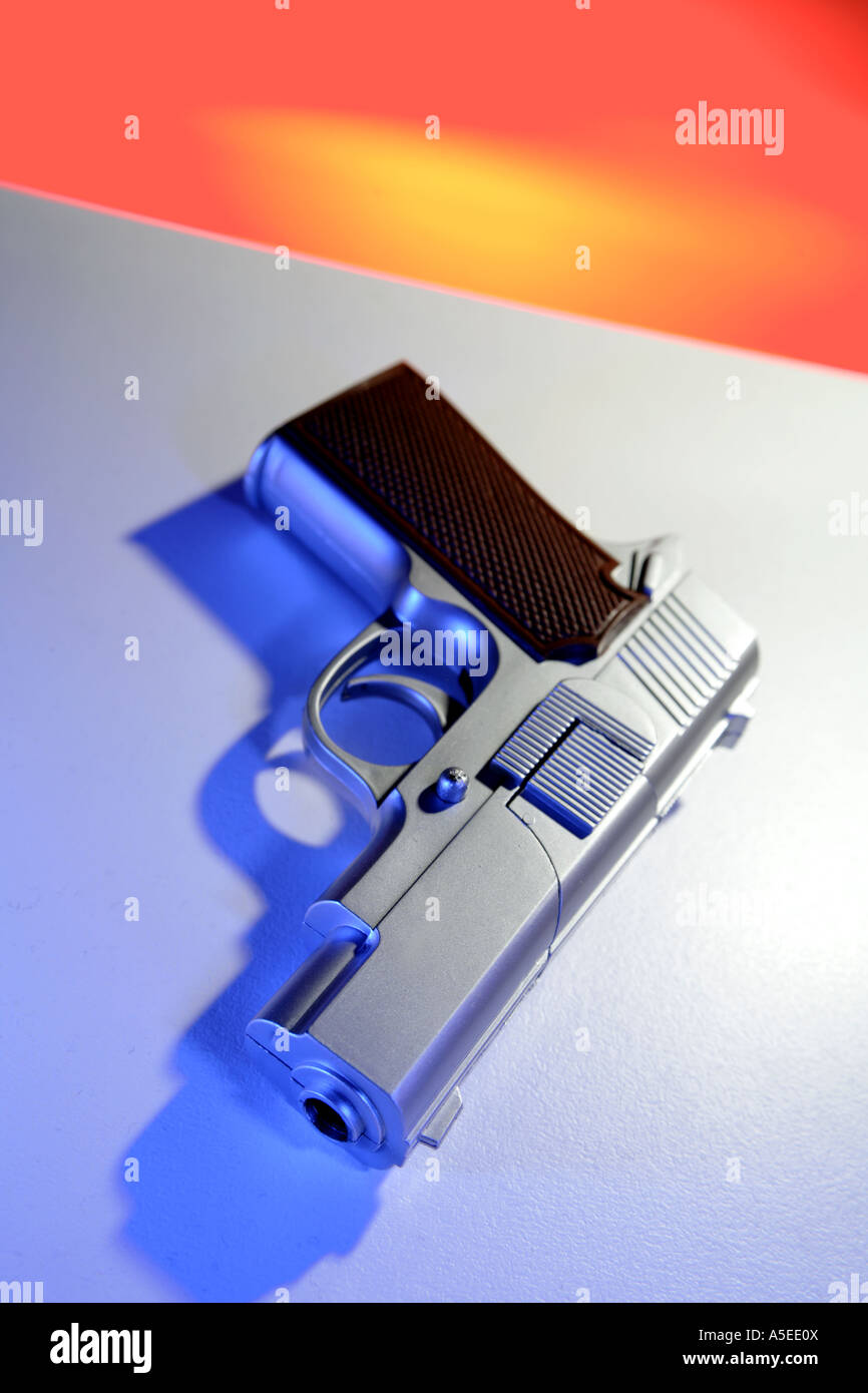 Iconic handgun hi-res stock photography and images - Alamy