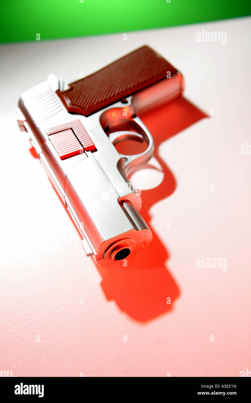 Iconic handgun hi-res stock photography and images - Alamy
