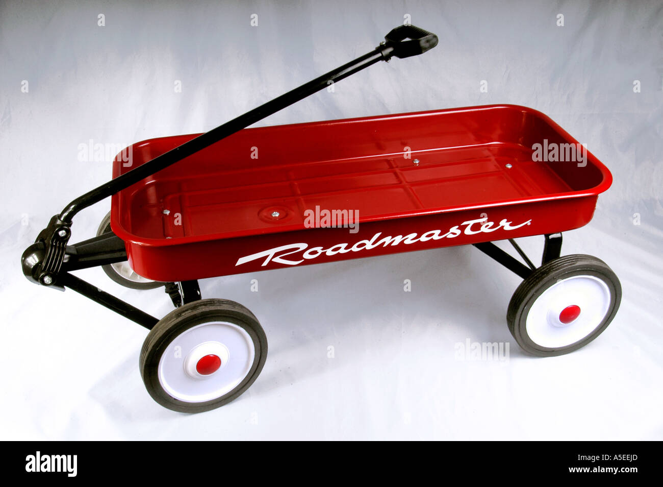 Red wagon hi-res stock photography and images - Alamy