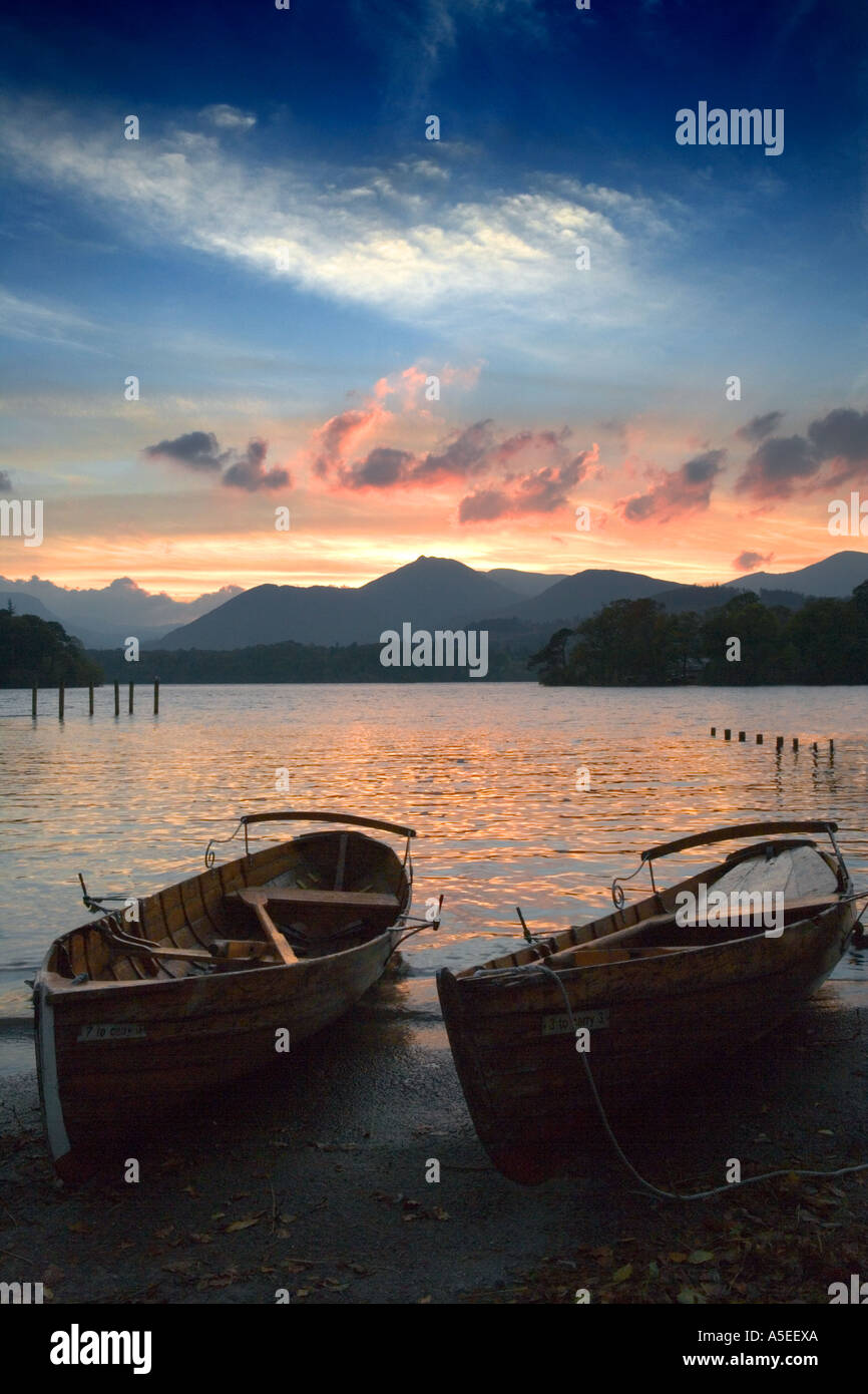 Sunset over water boats hi-res stock photography and images - Alamy