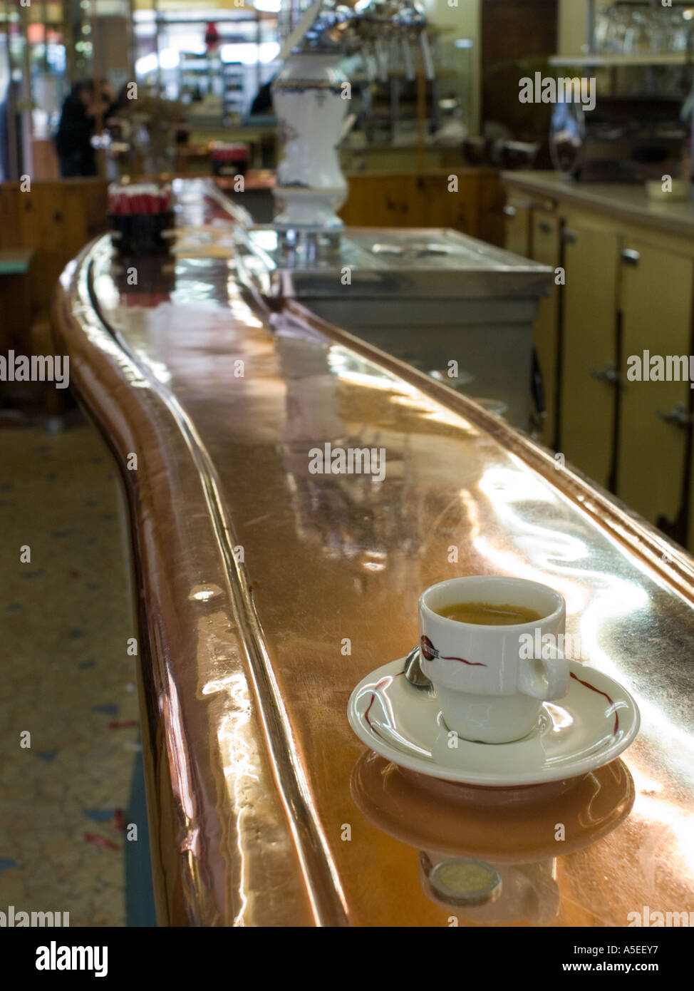 Paris cafe counter Stock Photo - Alamy