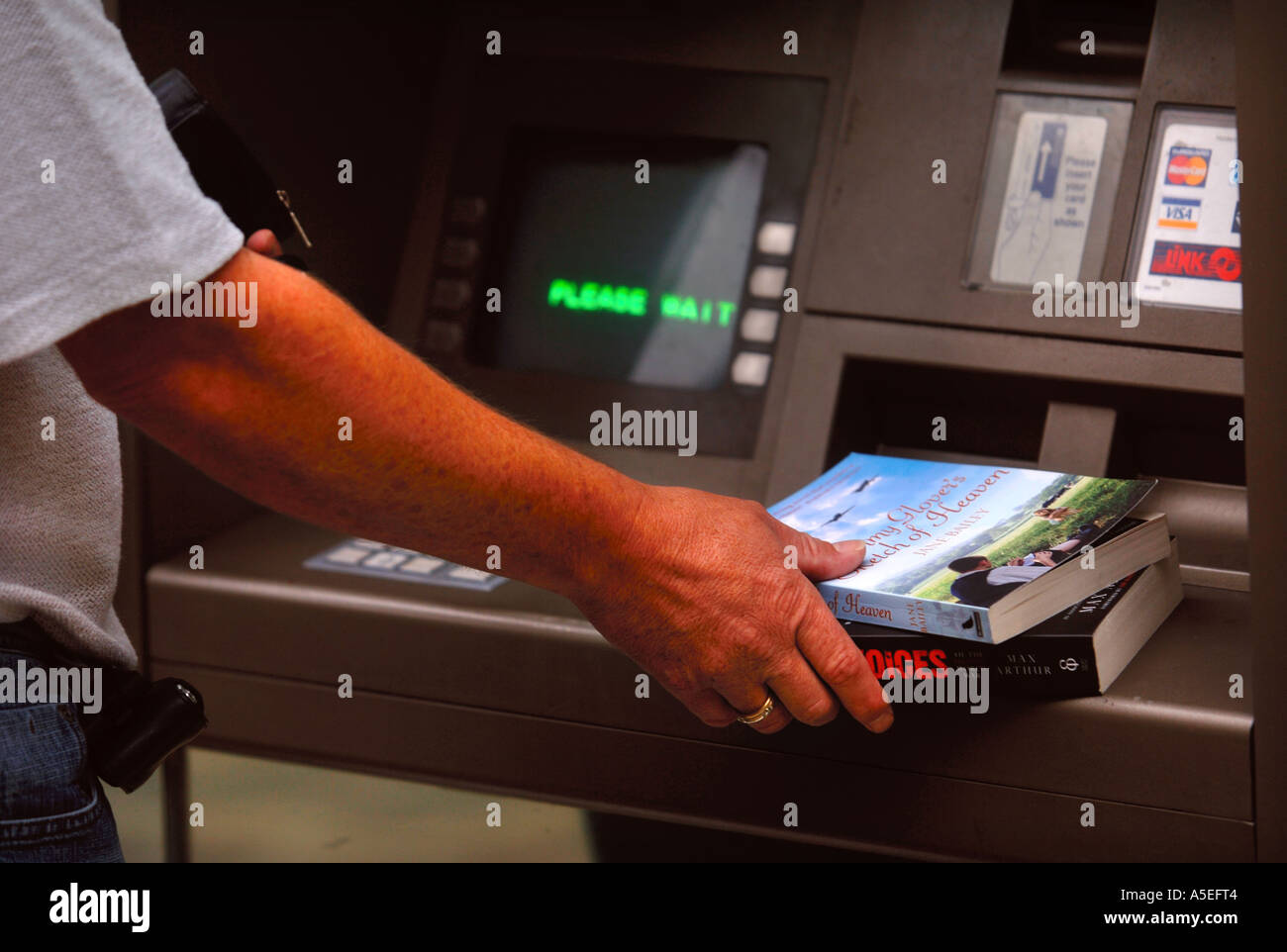 Link atm hi-res stock photography and images - Alamy
