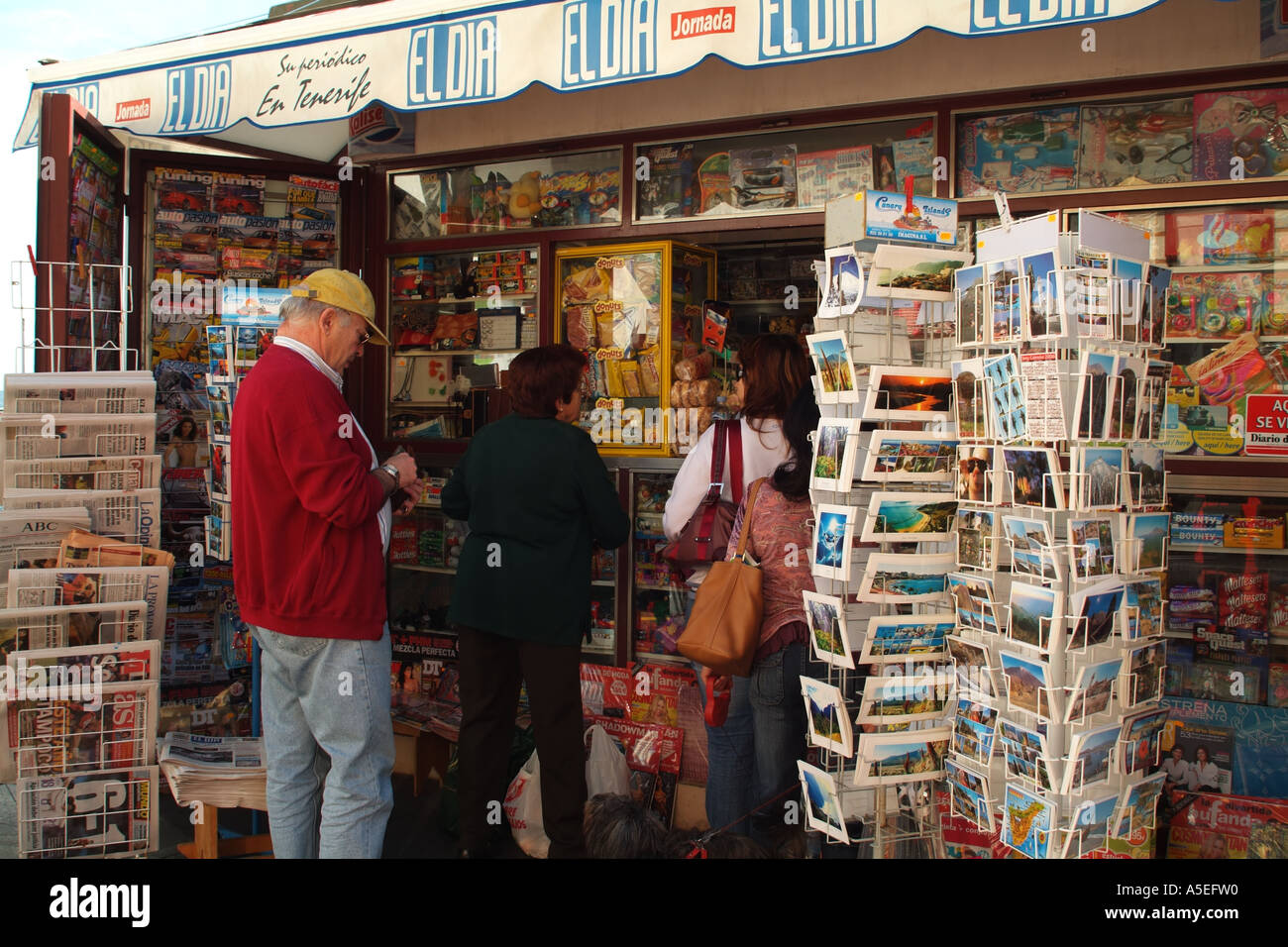 Colourful magazines hi-res stock photography and images - Alamy