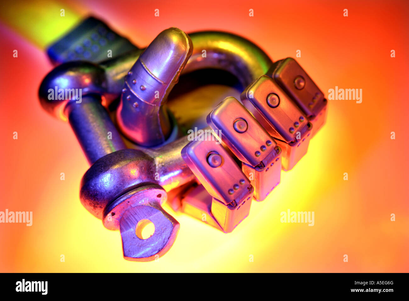 Robot hand holding metal shackle Stock Photo - Alamy