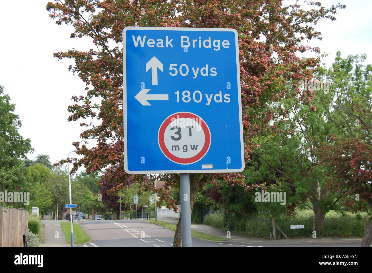Weak Bridge Road Sign, Ruislip, Middlesex Stock Photo - Alamy