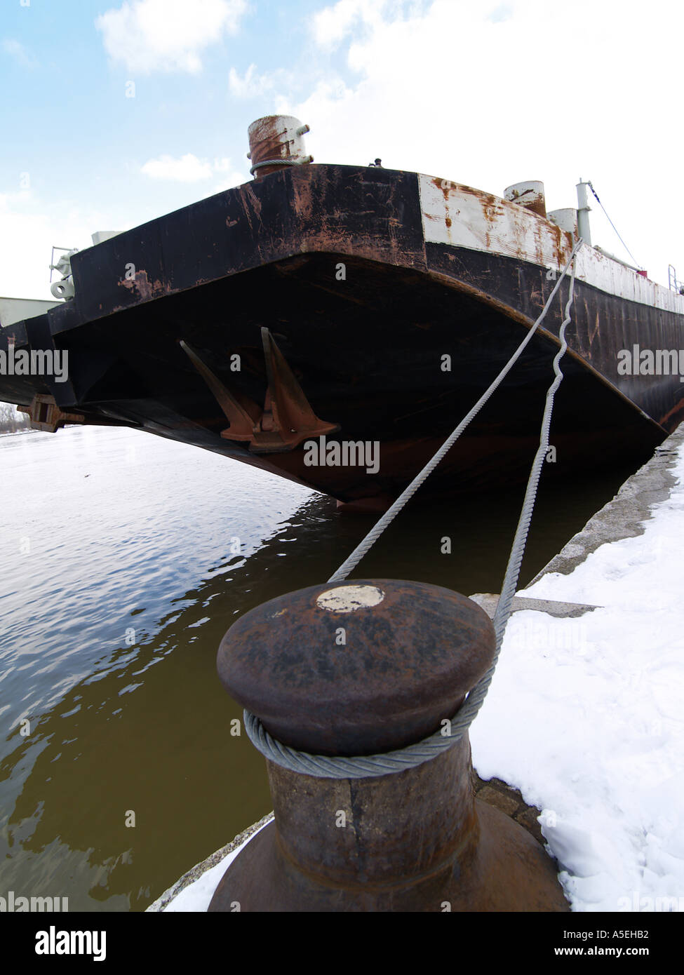 Rusty cargo ship hi-res stock photography and images - Alamy