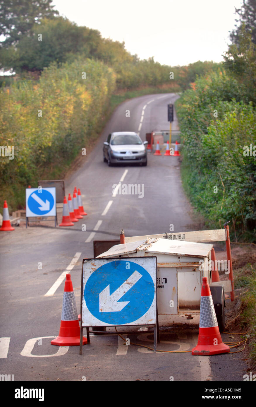 A MOBILE GENERATOR BEING USED TO POWER TEMPORARY TRAFFIC LIGHTS AT A ...