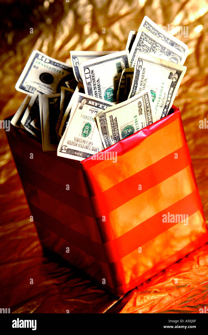 Money gift box hi-res stock photography and images - Alamy