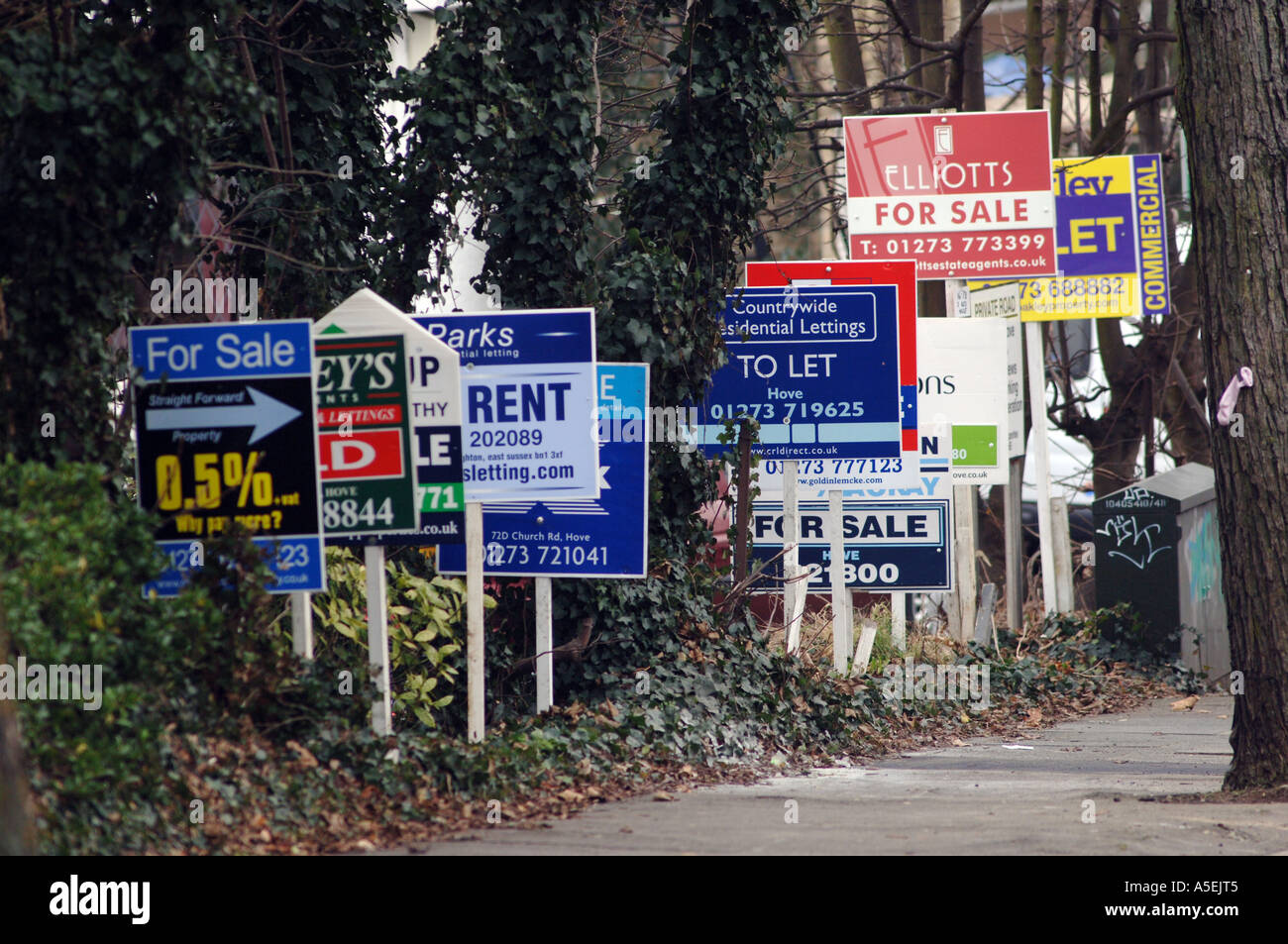 Rooms to let sign boards hi-res stock photography and images - Alamy