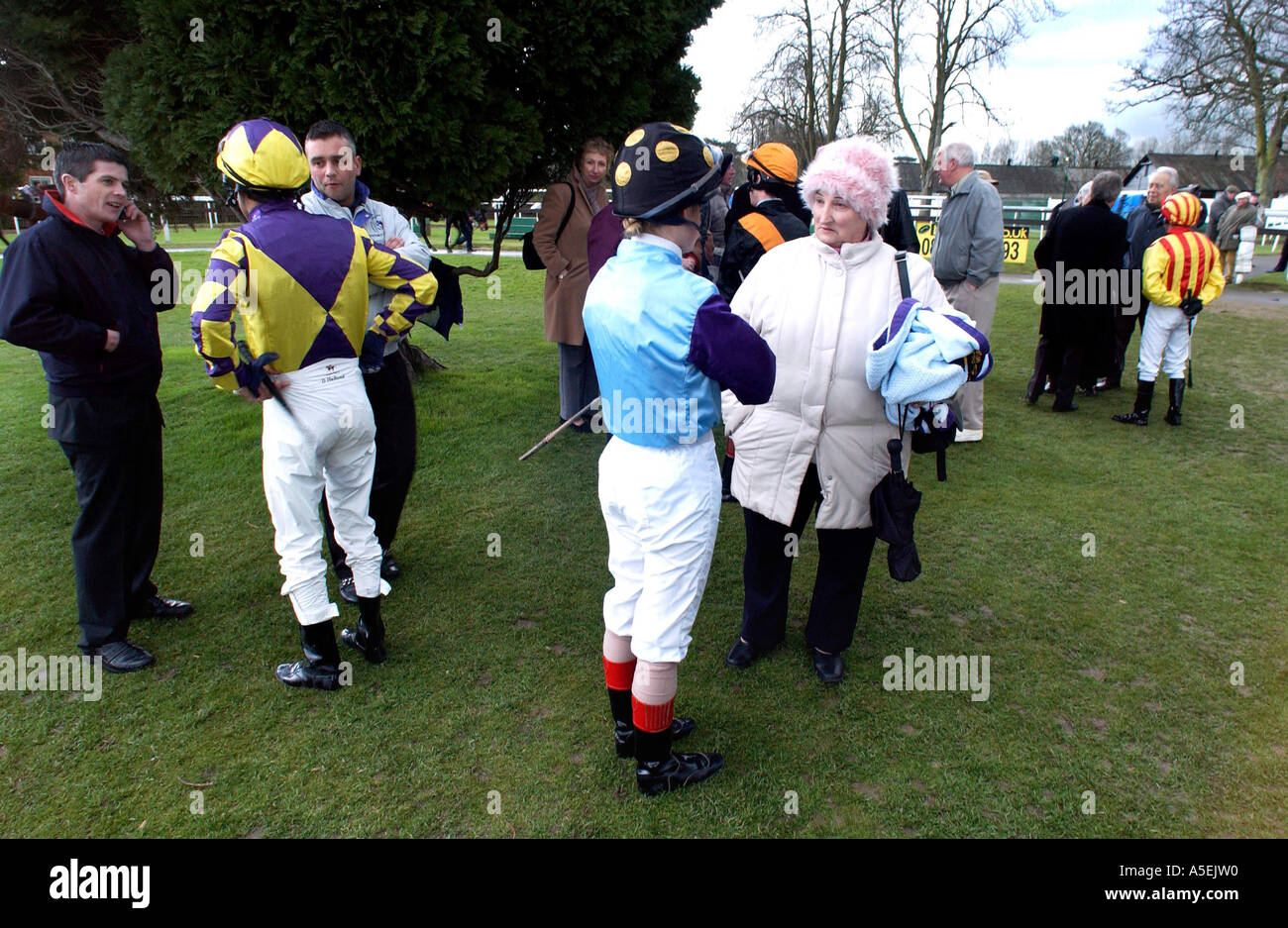Owners parade ring hi-res stock photography and images - Alamy