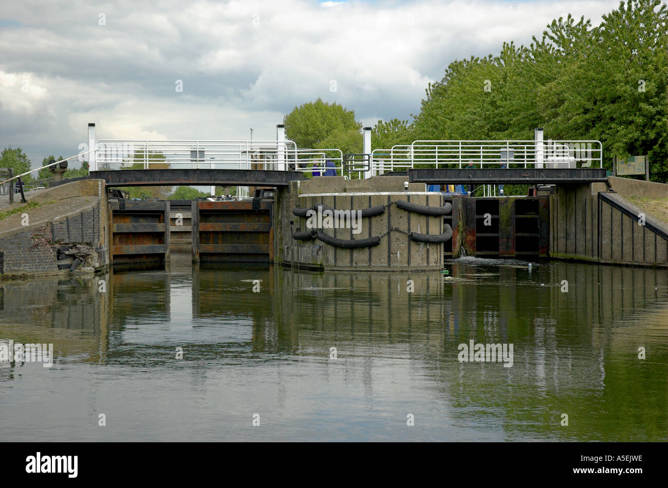 Double canal lock hi-res stock photography and images - Alamy