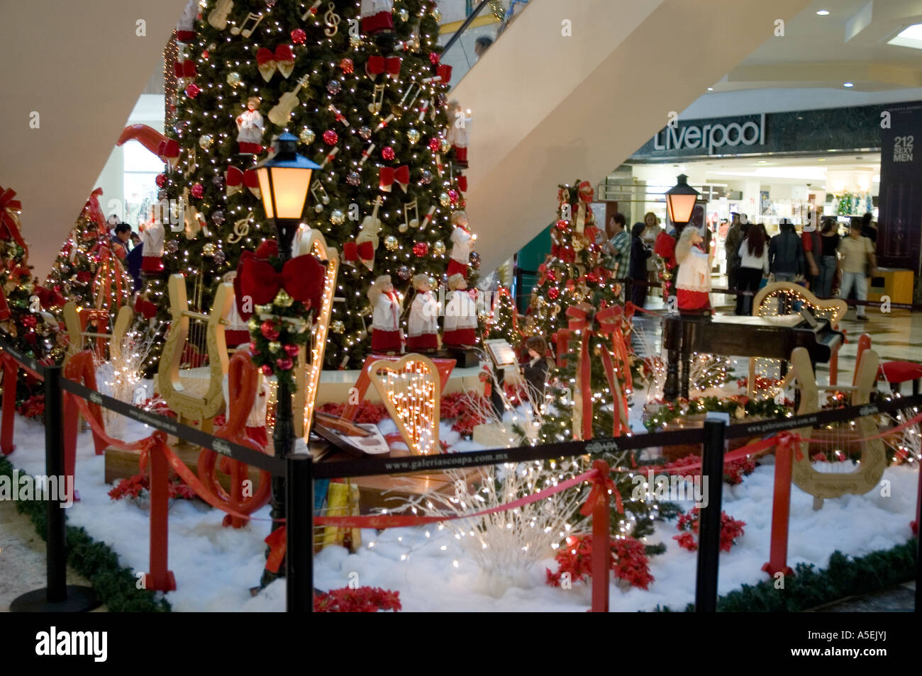 christmas tree in a trading centre - mexico city Stock Photo - Alamy