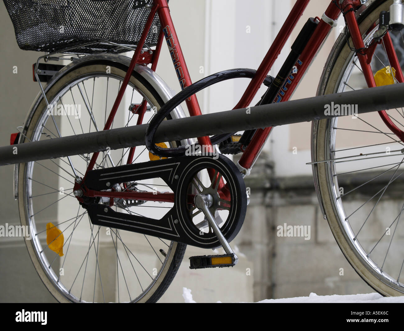 Locked shutter hi-res stock photography and images - Alamy