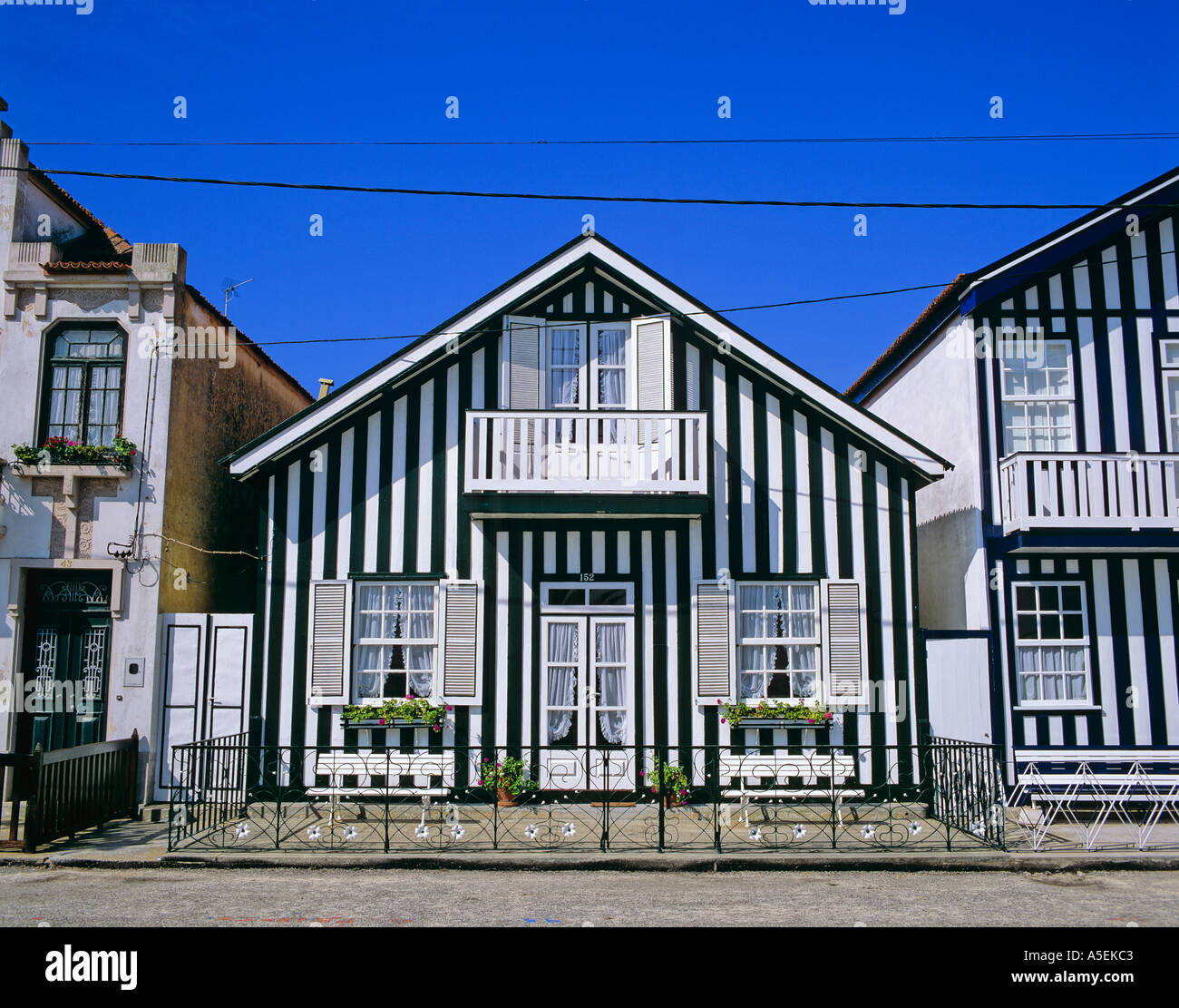 Clorful houses hi-res stock photography and images - Alamy