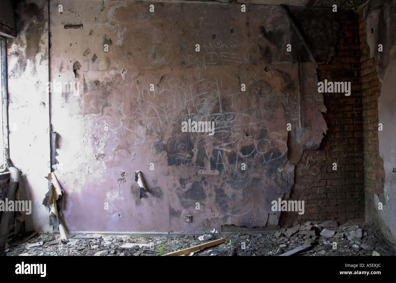 Burnt building office hi-res stock photography and images - Alamy