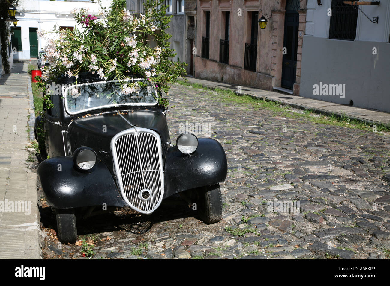 Uruguay Alt Altes Old Car Auto Wagen Oldtimer PKW 2CV Stock Photo - Alamy