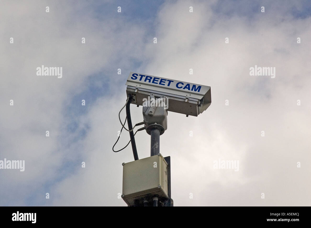 Watch street fight hi-res stock photography and images - Alamy