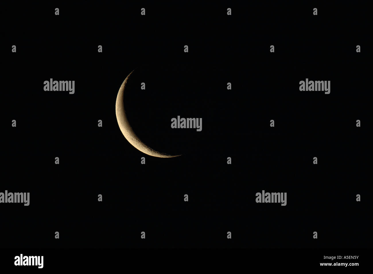 Thin crescent moon hi-res stock photography and images - Alamy