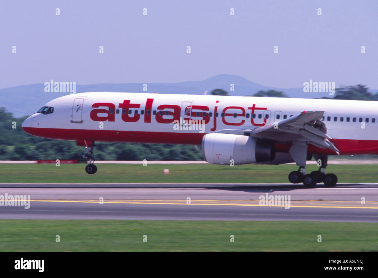 Boeing 757 operated by Atlasjet Stock Photo - Alamy
