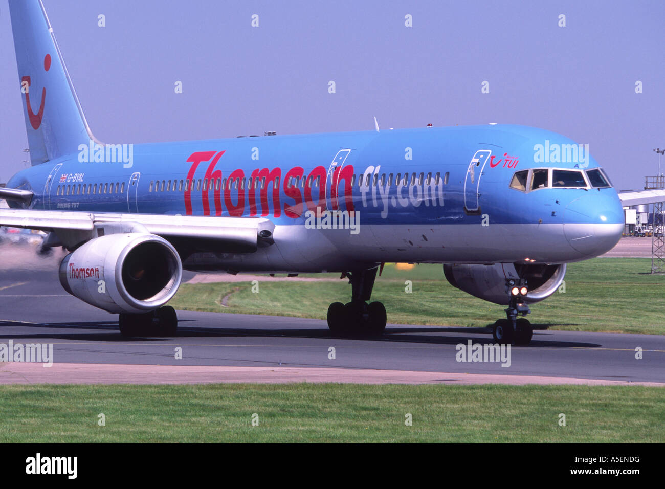 Boeing 757 operated by Thomsonfly (now Thomson Airways Stock Photo - Alamy