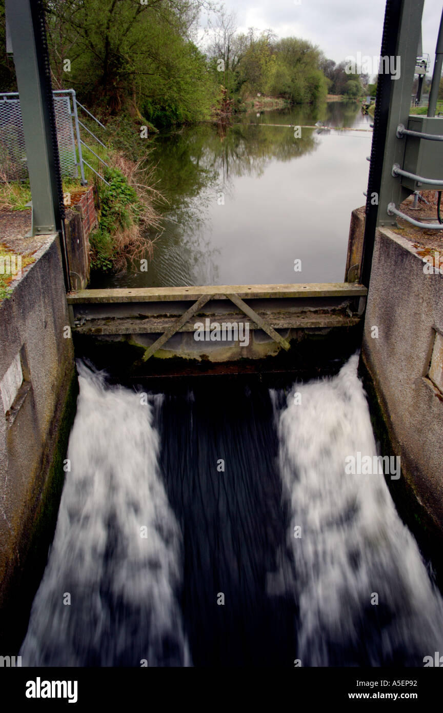 river boat lock on the river ouse bedford waterway Stock Photo - Alamy