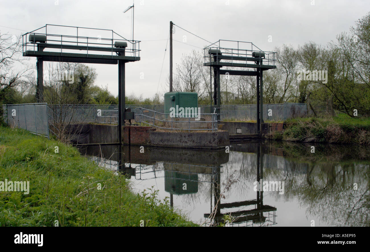 river boat lock on the river ouse bedford waterway Stock Photo - Alamy