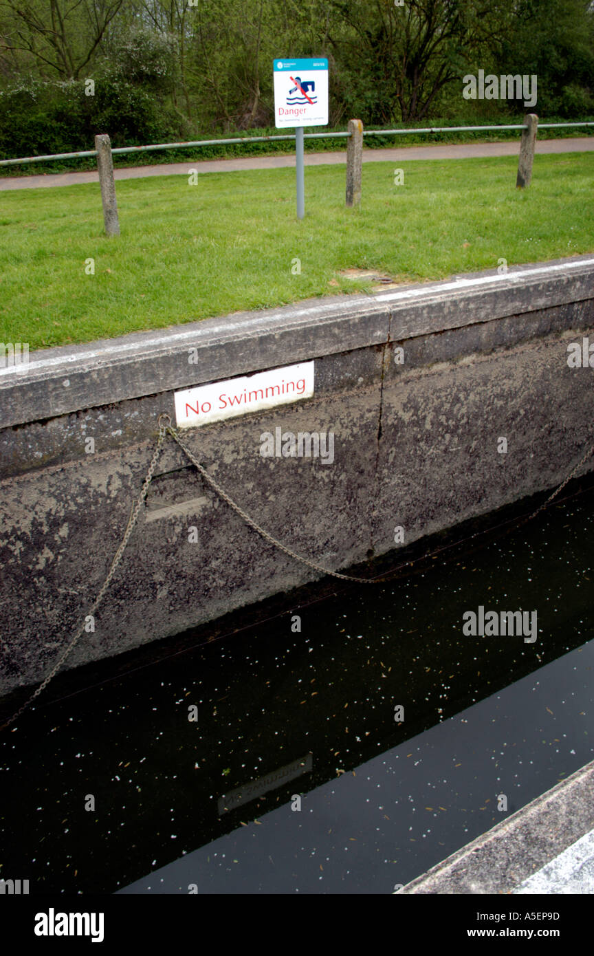river boat lock warning sign on the river ouse waterway Stock Photo - Alamy