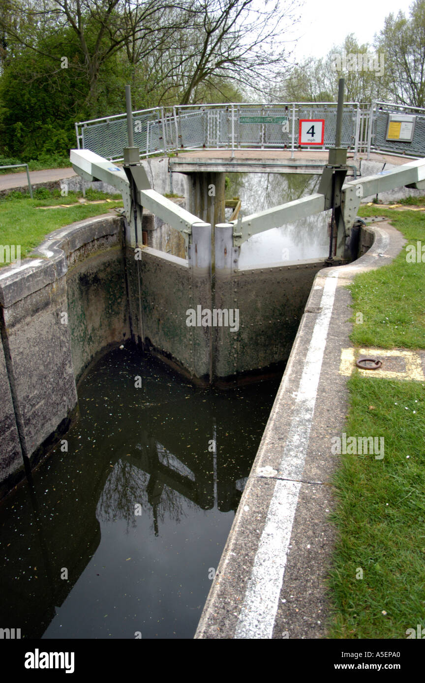river boat lock on the river ouse bedford waterway Stock Photo - Alamy