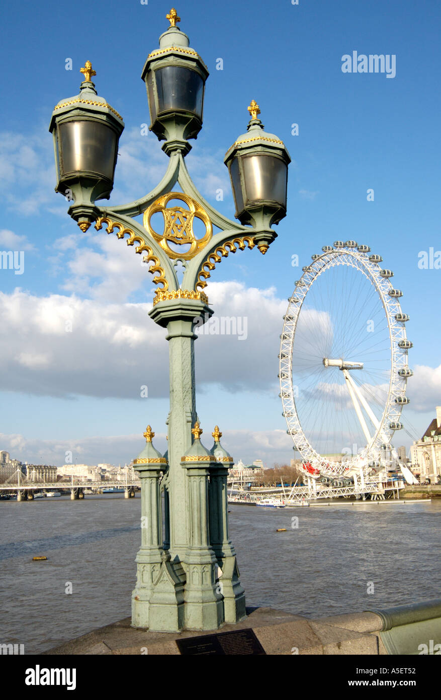 Street lamp london hi-res stock photography and images - Alamy