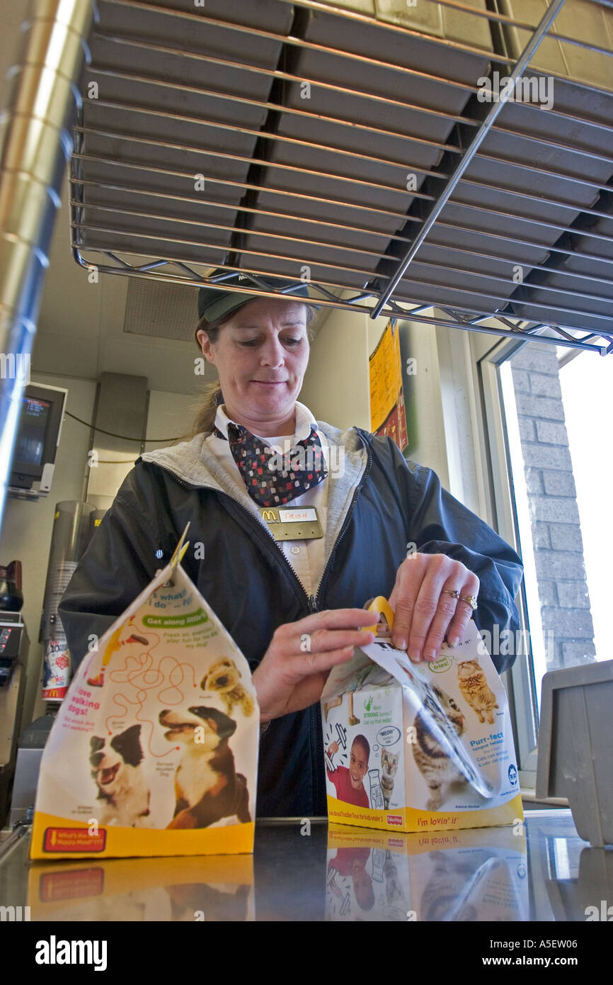 Worker at McDonalds Restaurant Stock Photo - Alamy
