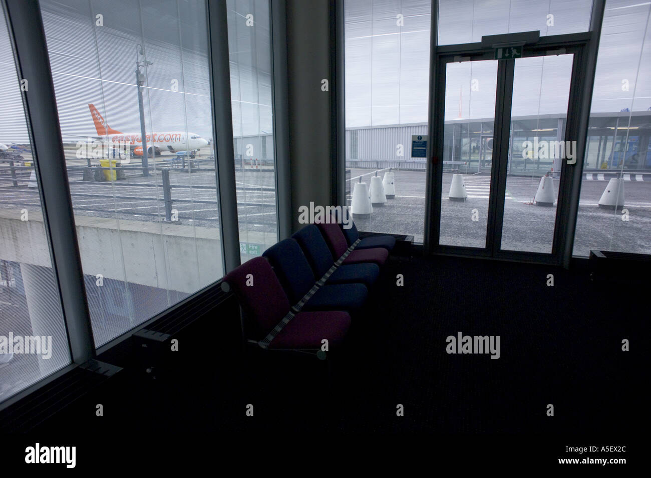 Easy jet plane bristol hi-res stock photography and images - Alamy