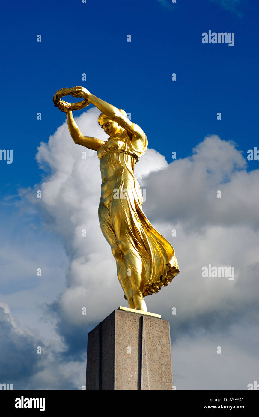 Golden lady hi-res stock photography and images - Alamy