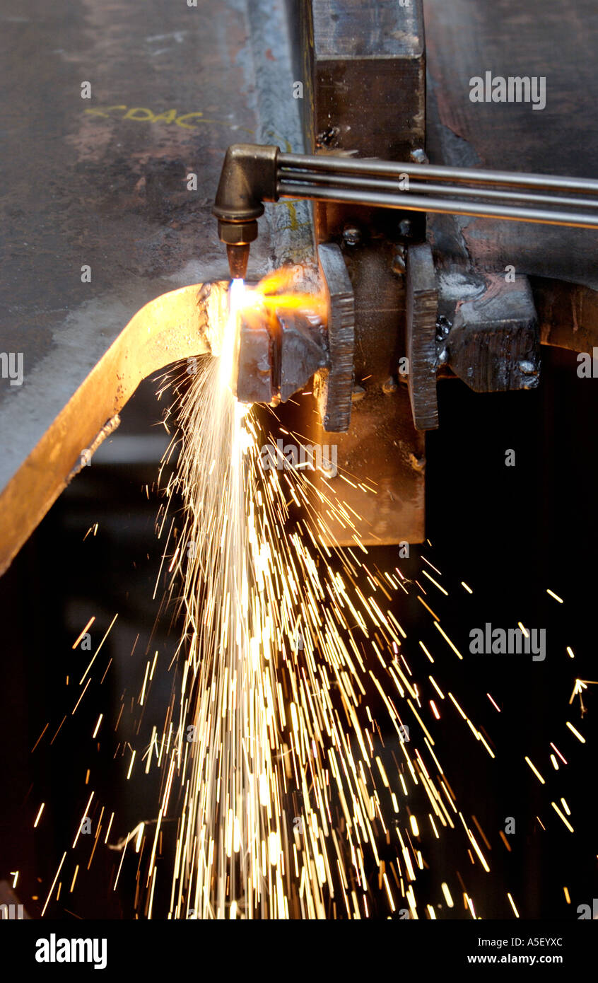 Fabrication and engineering contractor hi-res stock photography and ...