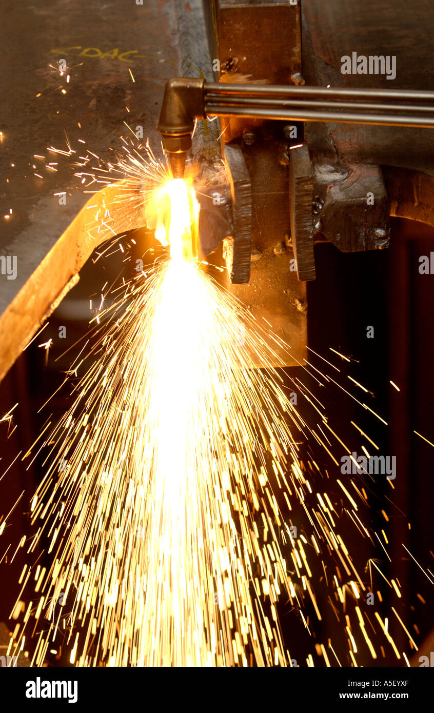 Fabrication and engineering contractor hi-res stock photography and ...