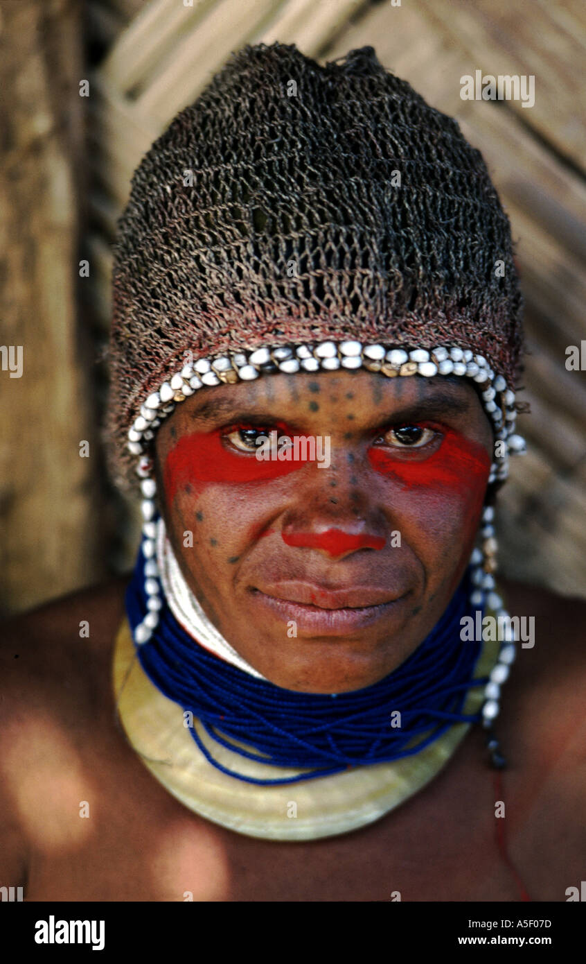 Huli woman from Tari in Papua New Guinea wearing a head covering ...