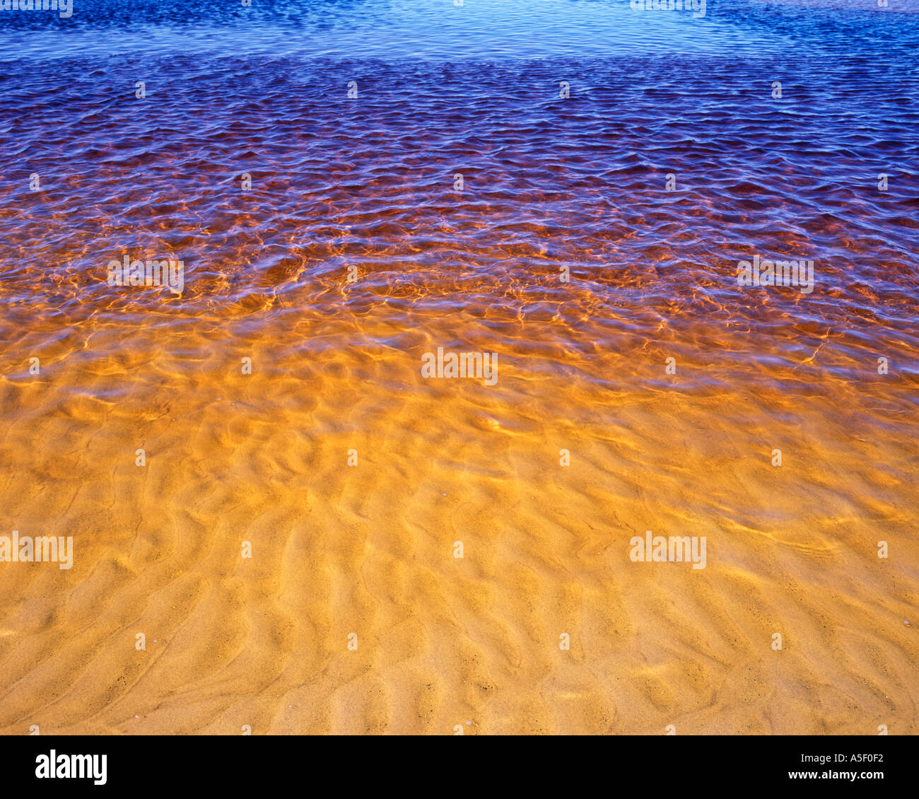 Wet river sand patterns hi-res stock photography and images - Alamy