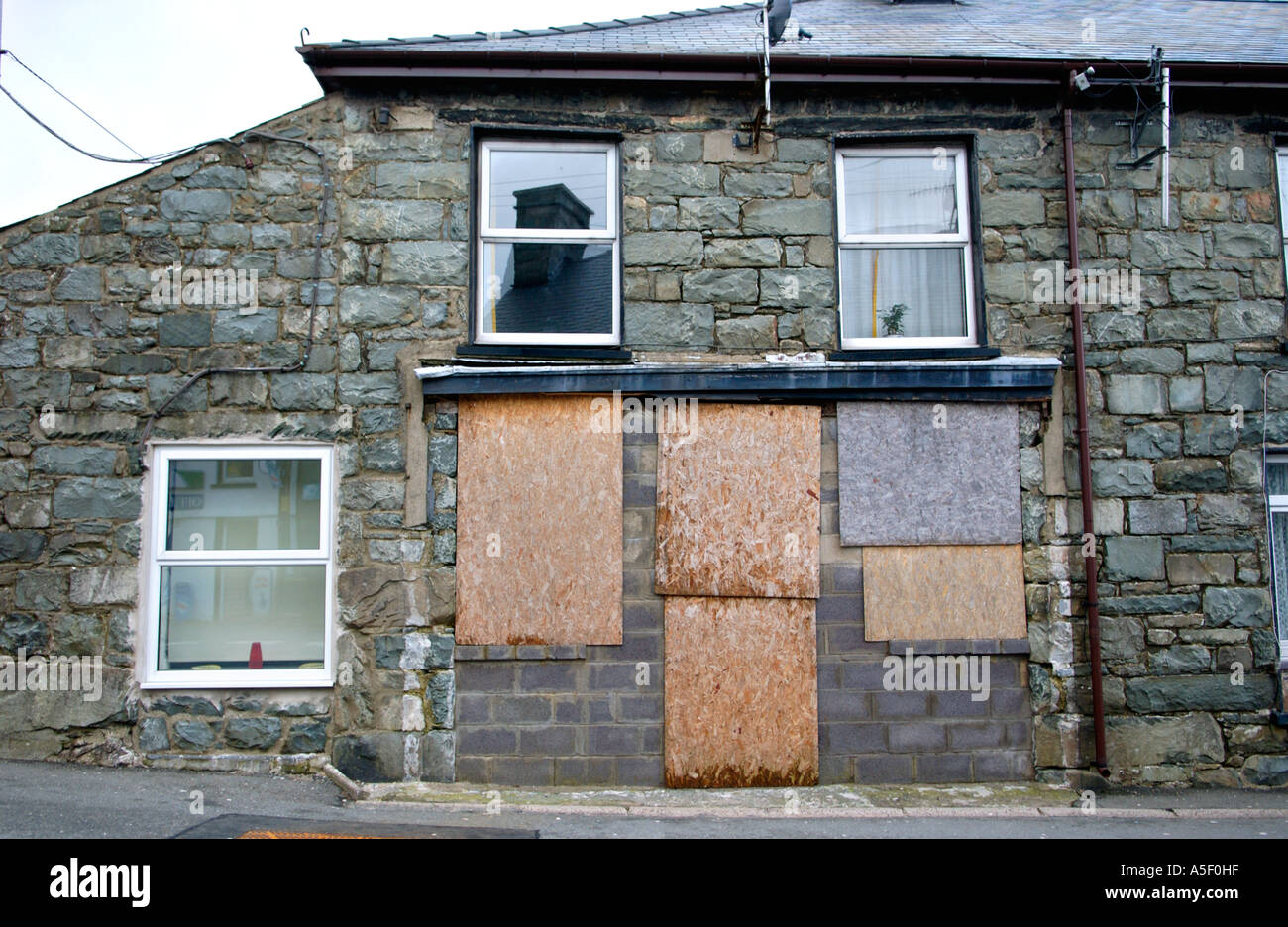 Boarded up Victorian era terraced house in village of Trawsfynydd ...