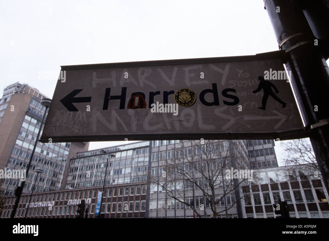 Harrods London Sign High Resolution Stock Photography and Images - Alamy