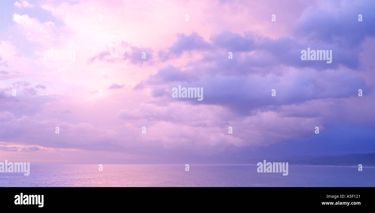 Wide view gorgeous ocean sunset hi-res stock photography and images - Alamy