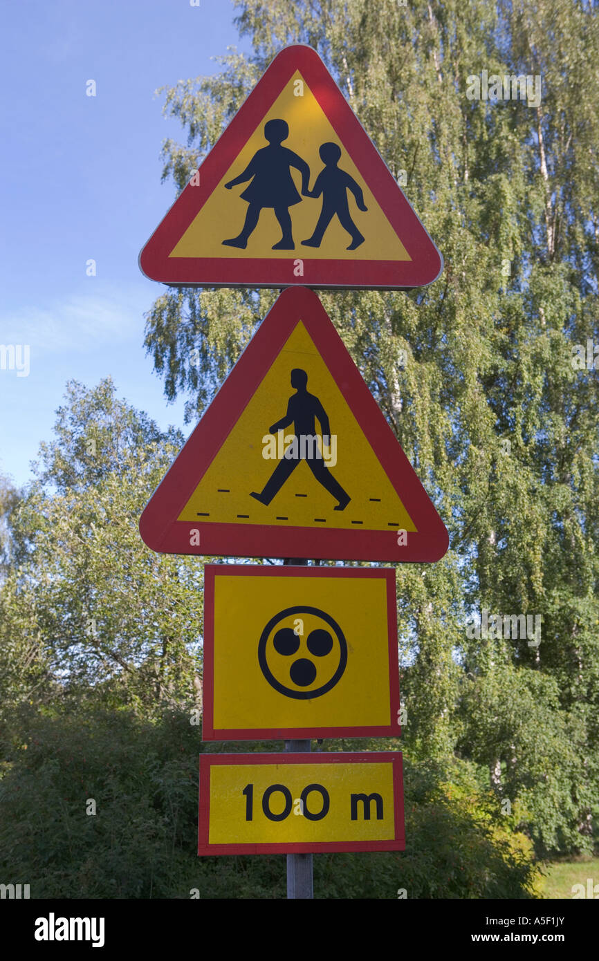 Disabled crossing sign hi-res stock photography and images - Alamy