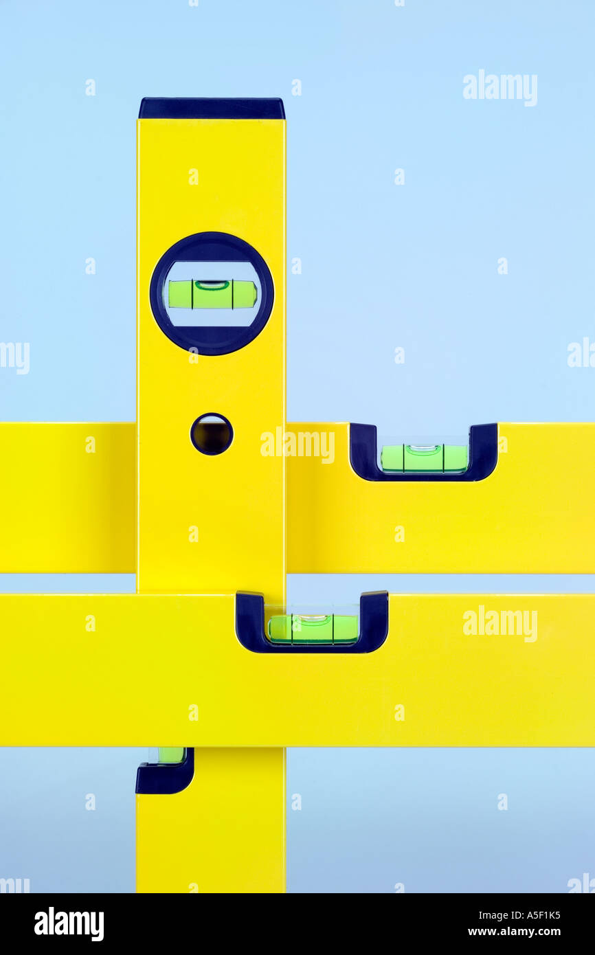 3 three yellow builders spirit levels showing bubbles Stock Photo - Alamy